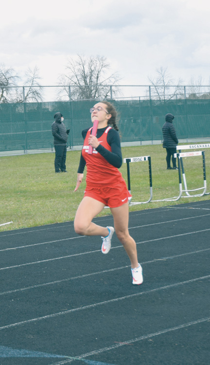 Marquette runs tough: Redmen, Redettes easily sweep triangular track ...